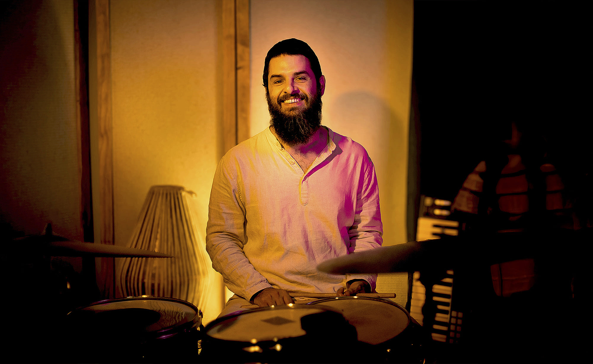 Hugo Medeiros lança seu álbum solo Tempo Curvo - AQUI TEM DIVERSÃO